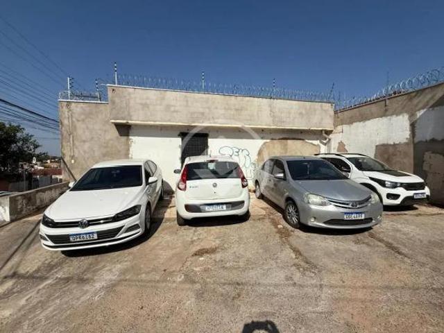 Salas Comerciais Para Investir + Casa com Potencial em Abaixo – Oportunidade Única!