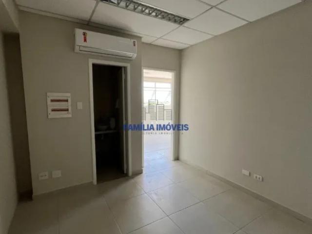 Salas comercial reformada para alugar no Estuário em Santos SP