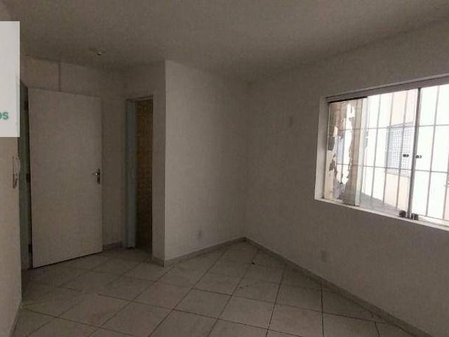 Salas Coml. para alugar no Parque Industriário Santo André 2 Dorms