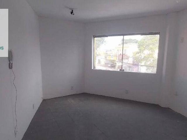 Salas Coml. para alugar no Parque Industriário Santo André 2 Dorms