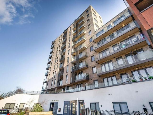 Salcombe Court, Poplar, E14 2 bed flat to rent £2,384 pcm £550 pw