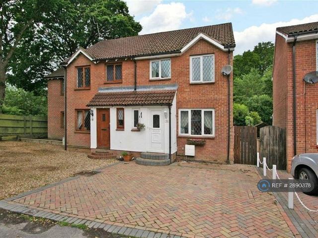 Salcombe Close, Eastleigh, SO53 3 bed semi detached house to rent £1,550 pcm £358 pw
