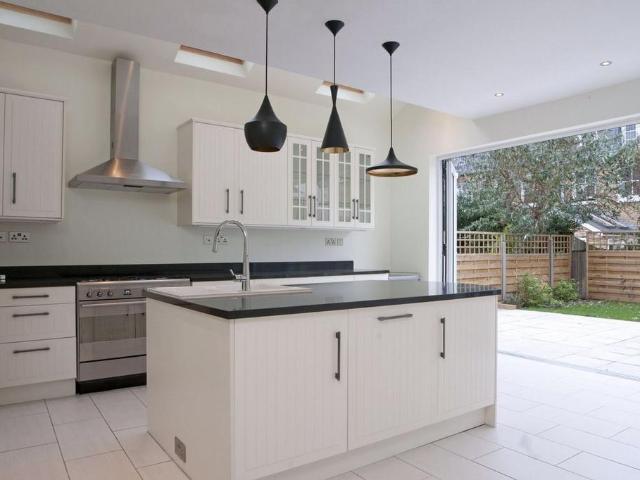 Salcott Road, SW11 5 bed semi detached house to rent £6,500 pcm £1,500 pw