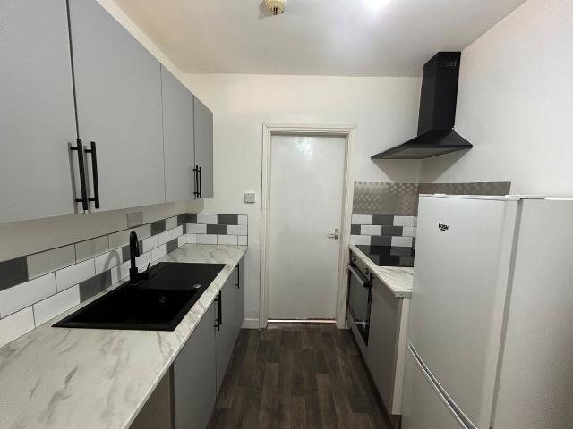 Northenden Road, Sale M33, 1 bed flat to rent, £850 pcm | PrimeLocation