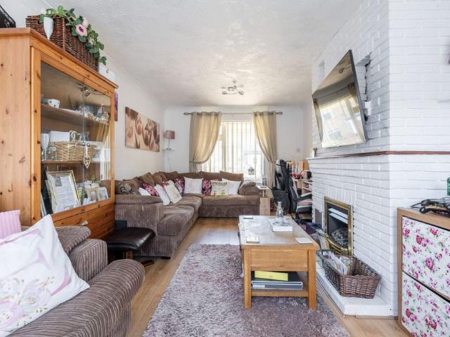 Sale Road, Heartsease