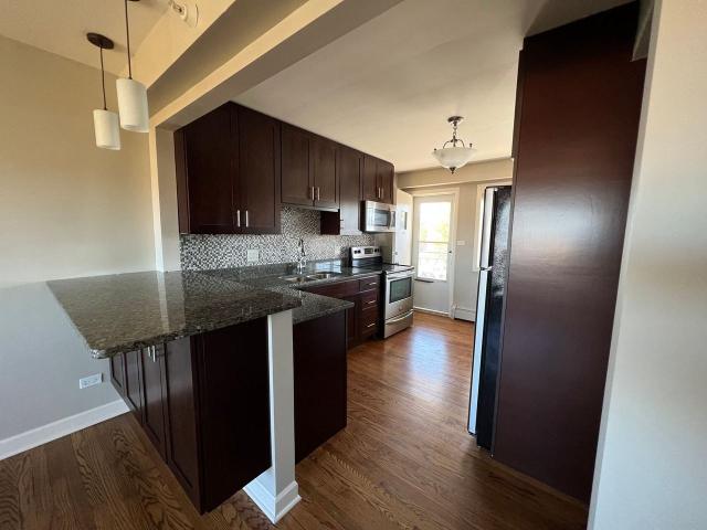 Salem Village Apartments LLC 2 Bedroom Apartment for Rent at 202 N Salem Ave, Arlington Heights, IL 60005