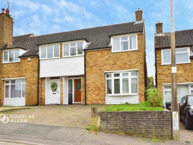 Salesbury Drive Billericay CM11 3 bed semi detached house to rent £1,850 pcm £427 pw