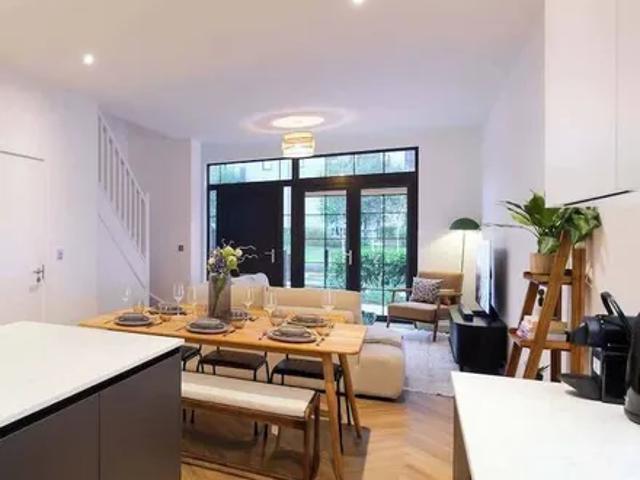Salford, M5 4BQ, United Kingdom | 3 bed townhouse for rent #154388030 | Rentberry