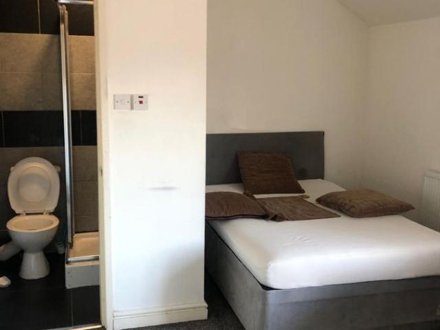Salford M6, Room to rent, £700 pcm | PrimeLocation