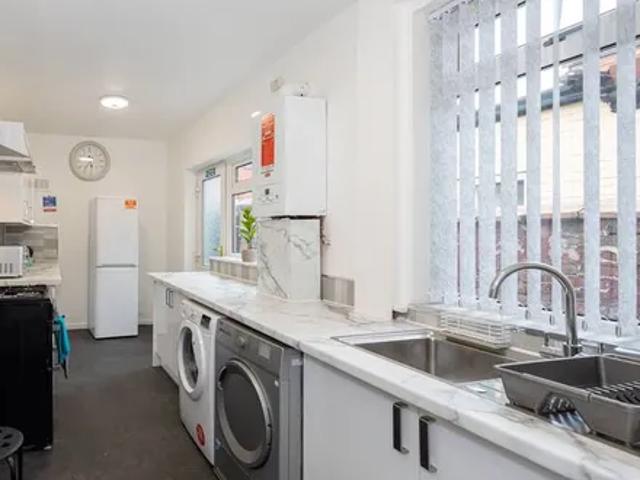 Salford, M6 6DH, United Kingdom | 4 bed house for rent #110353218 | Rentberry