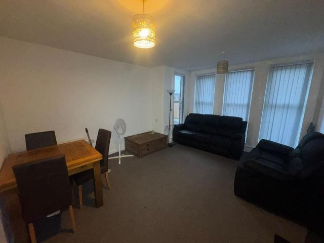 Salford, M27 2 bed flat to rent £1,000 pcm £231 pw