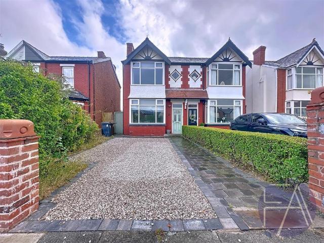 Salford Road, Ainsdale PR8 3 bed semi detached house to rent £30,333 pcm £7,000 pw