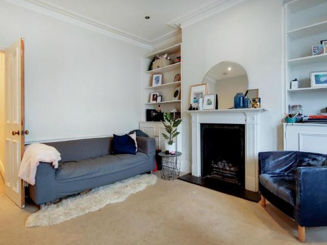 Salford Road, Balham SW2 2 bed flat to rent £2,250 pcm £519 pw