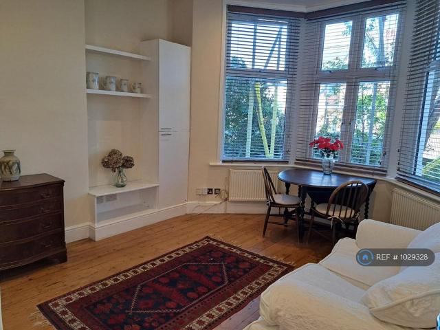 Salford Road, London, SW2 2 bed flat to rent £1,875 pcm £433 pw