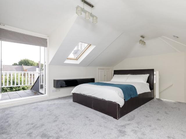 Salford Road, Wandsworth Common SW2, 3 bed flat to rent, £3,500 pcm | PrimeLocation