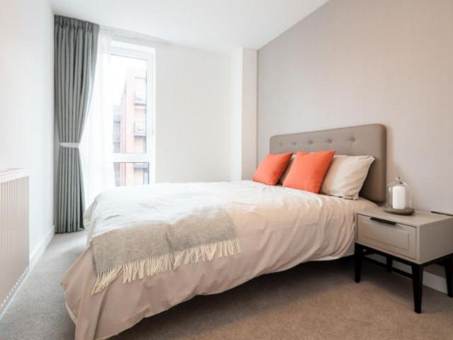 Salford 4Yw, UK M5, 3 bed flat to rent, £2,035 pcm | PrimeLocation