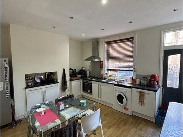 Salisbury Avenue, Leeds LS12, 4 bed terraced house to rent, £1,150 pcm | PrimeLocation