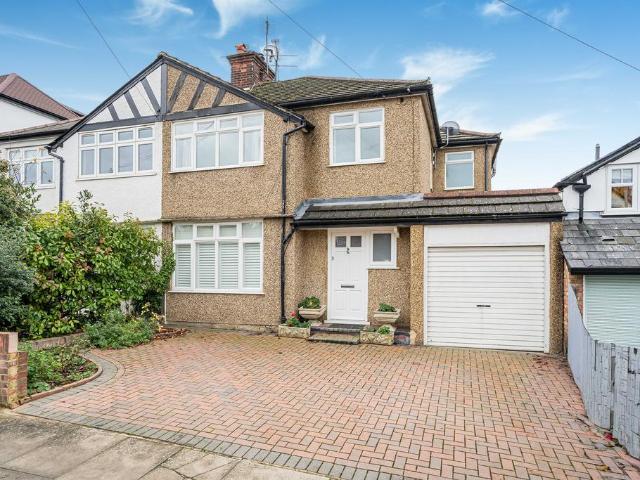 Salisbury Avenue, St Albans, AL1 4 bed semi detached house to rent £4,000 pcm £923 pw
