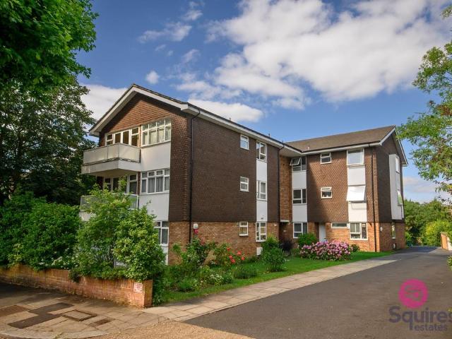 Salisbury Avenue, Salisbury Court. 3 bed flat to rent £2,700 pcm £623 pw