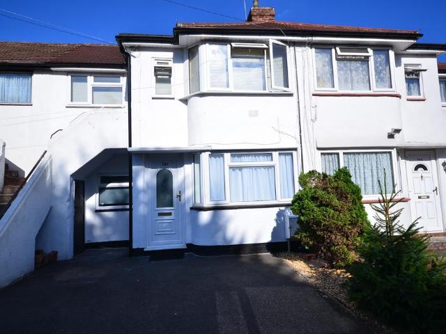Salisbury Avenue, Slough, SL2 1 bed flat to rent £1,050 pcm £242 pw