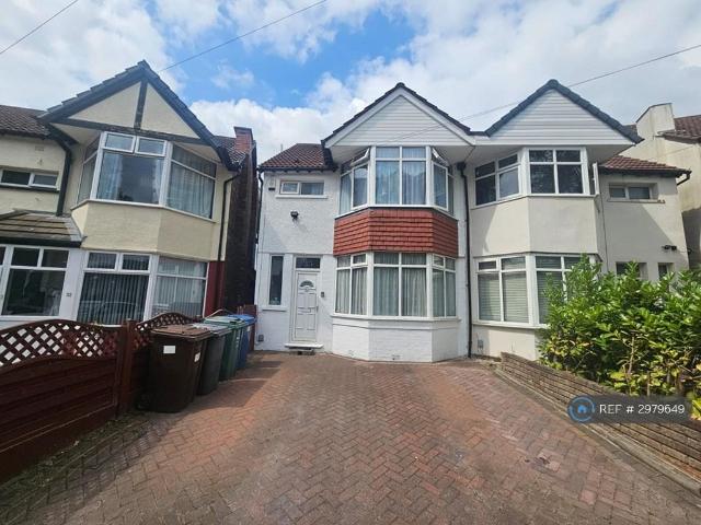 Salisbury Drive, Manchester, M25 3 bed semi detached house to rent £1,295 pcm £299 pw