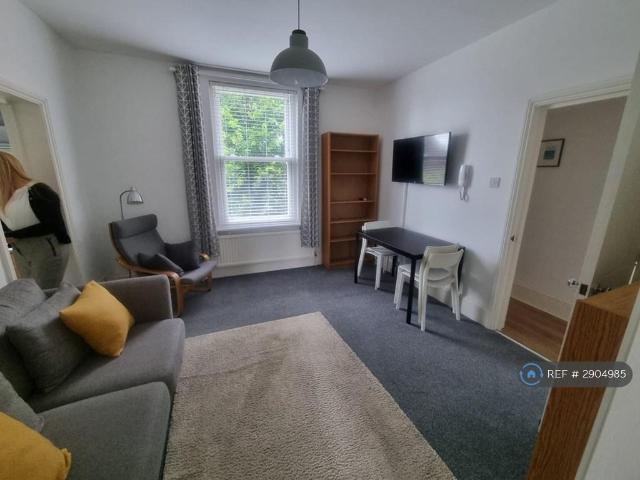 Salisbury House, Canterbury, CT2 2 bed flat to rent £1,290 pcm £298 pw