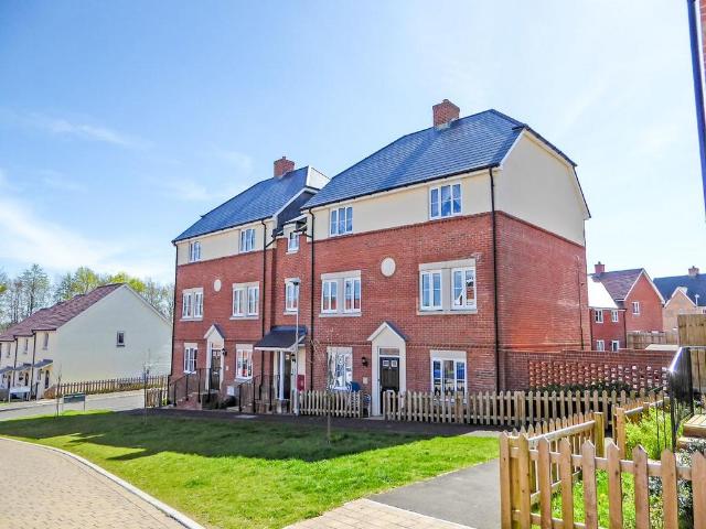 Salisbury SP2 2 bed apartment to rent £1,150 pcm £265 pw