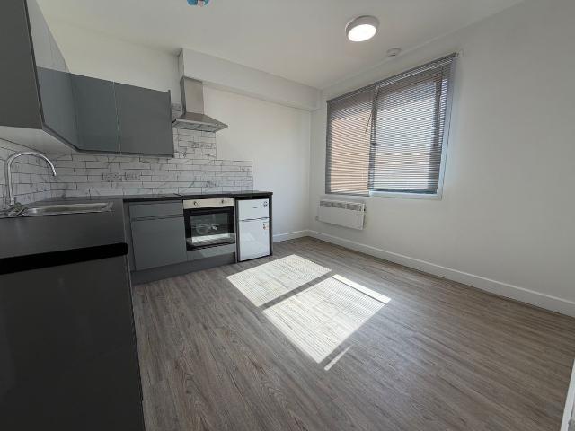Salisbury Street, Southampton SO15, 2 bed flat to rent, £975 pcm | PrimeLocation