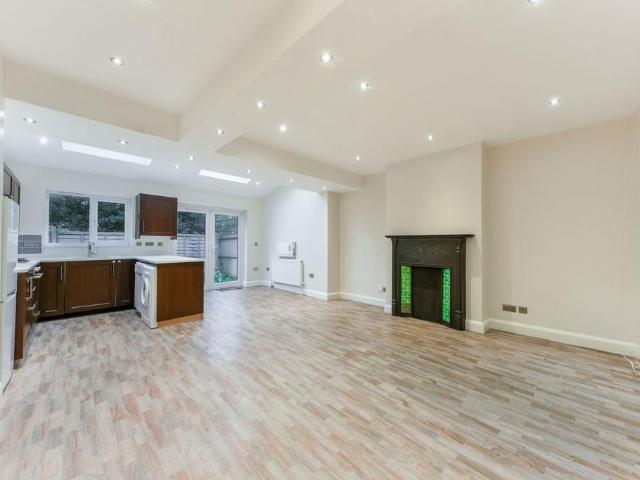 Salisbury Road, Wimbledon SW19 4 bed terraced house to rent £3,500 pcm £808 pw
