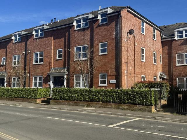 Salisbury Road, Blandford Forum DT11, 2 bed flat to rent, £975 pcm | PrimeLocation