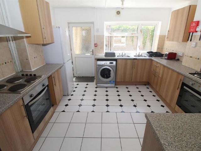 Salisbury Road, Cardiff CF24 5 bed flat to rent £2,970 pcm £685 pw