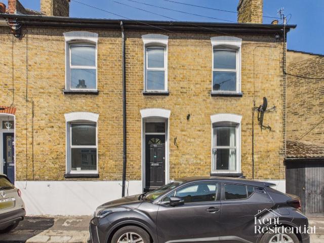 Salisbury Road, Chatham ME4, 3 bed terraced house to rent, £1,350 pcm | PrimeLocation
