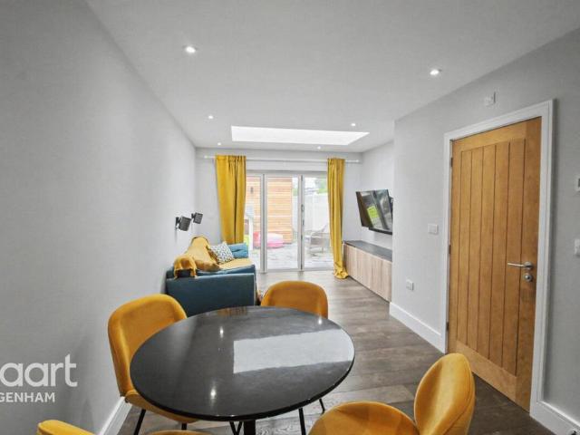 Salisbury Road, Dagenham 2 bed end of terrace house to rent £1,900 pcm £438 pw