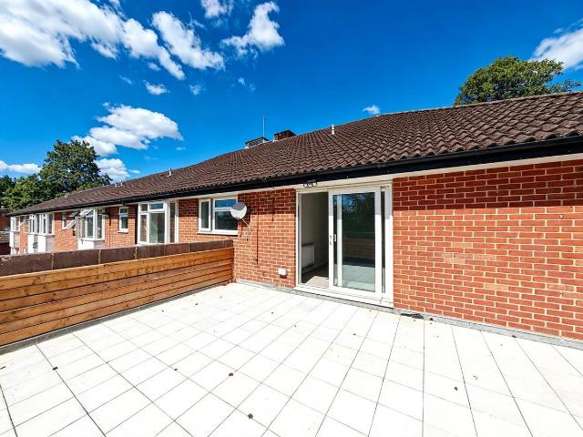 Salisbury Road, Fordingbridge SP6, 3 bed flat to rent, £1,500 pcm | PrimeLocation