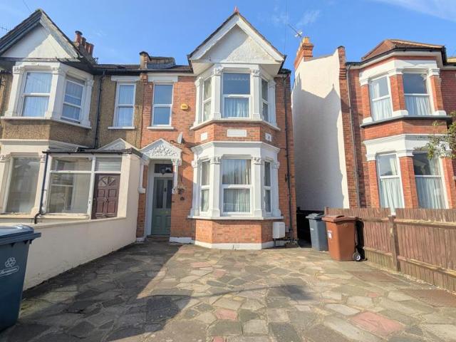 Salisbury Road, HARROW, HA1 5 bed property to rent £3,467 pcm £800 pw
