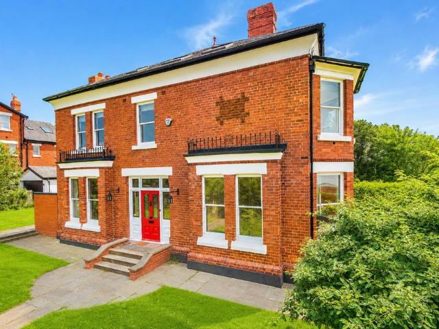 Salisbury Road, Liverpool, L19 6 bed semi detached house to rent £5,200 pcm £1,200 pw