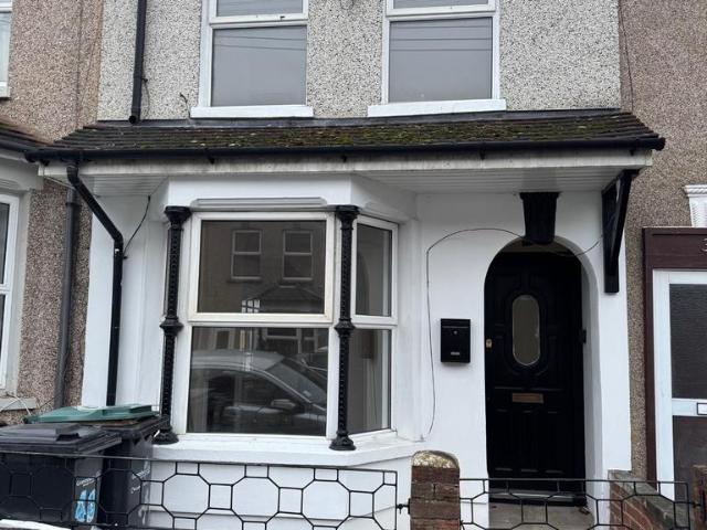 Salisbury Road, Northfleet 3 bed house to rent £1,565 pcm £361 pw
