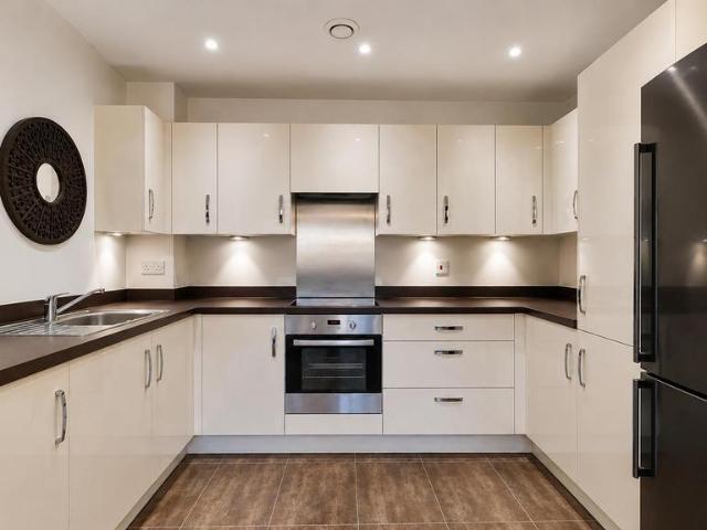 Salisbury Road, Southall UB2 2 bed apartment to rent £1,900 pcm £438 pw