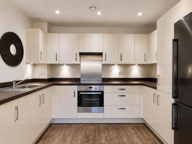 Salisbury Road, Southall UB2, 2 bed flat to rent, £1,900 pcm | PrimeLocation
