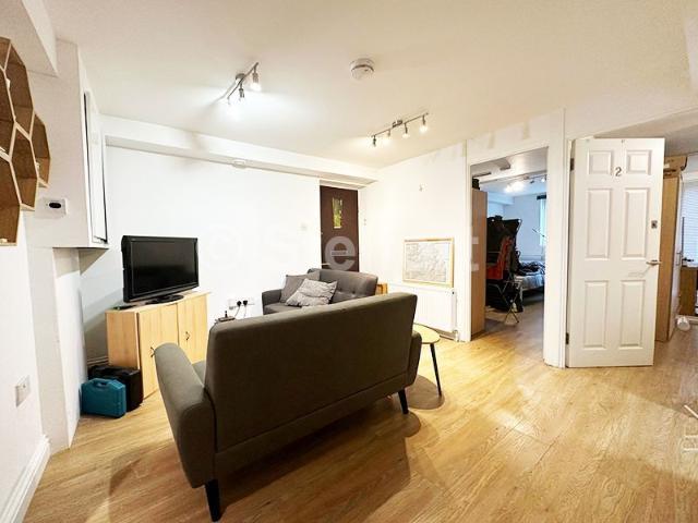 Salisbury Walk, London N19, 4 bed flat to rent, £3,750 pcm | PrimeLocation