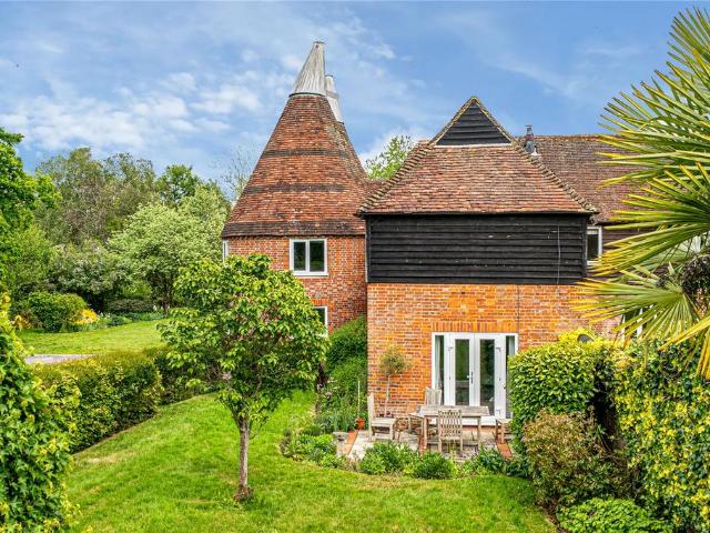 Salmans Lane, Penshurst, Tonbridge. 4 bed barn conversion to rent £3,995 pcm £922 pw