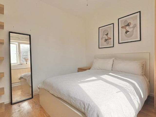 Salmon Lane, London E14, Room to rent, £900 pcm | PrimeLocation