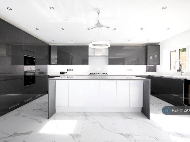 Salmon St, London, NW9 5 bed detached house to rent £4,995 pcm £1,153 pw