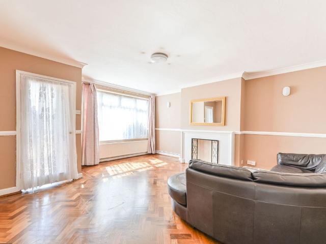 Salmon Street NW9, Kingsbury, London, 2 bed flat to rent, £3,200 pcm | PrimeLocation
