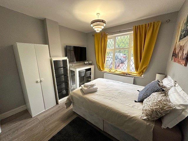 Salmon Street, Kingsbury NW9, Studio to rent, £1,450 pcm | PrimeLocation
