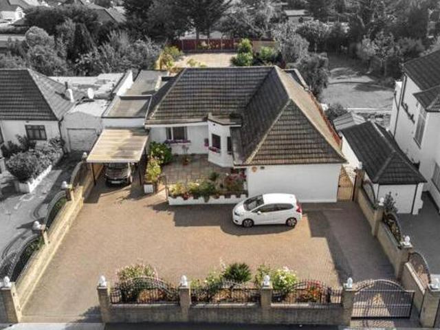 Salmon Street, London, 3 Bedroom Detached
