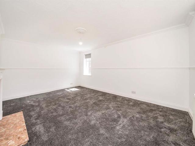 Salmon Street, London E14, 3 bed property to rent, £2,500 pcm | PrimeLocation