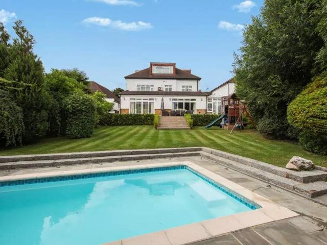 Salmon Street, London NW9 6 bed detached house to rent £6,500 pcm £1,500 pw