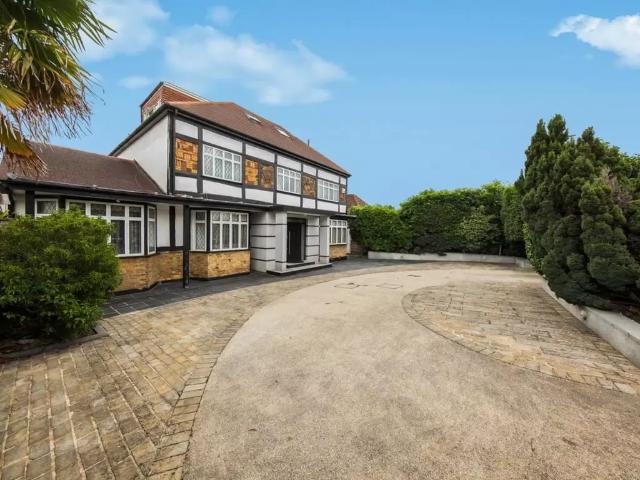 Salmon Street, London NW9, 6 bed detached house to rent, £6,500 pcm | PrimeLocation