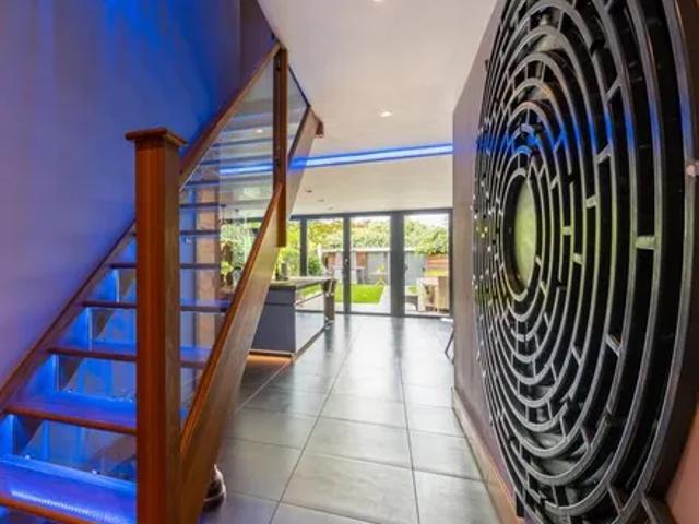 Salmon Street, London, NW9 8YA, United Kingdom | 5 bed house for rent #138932071 | Rentberry